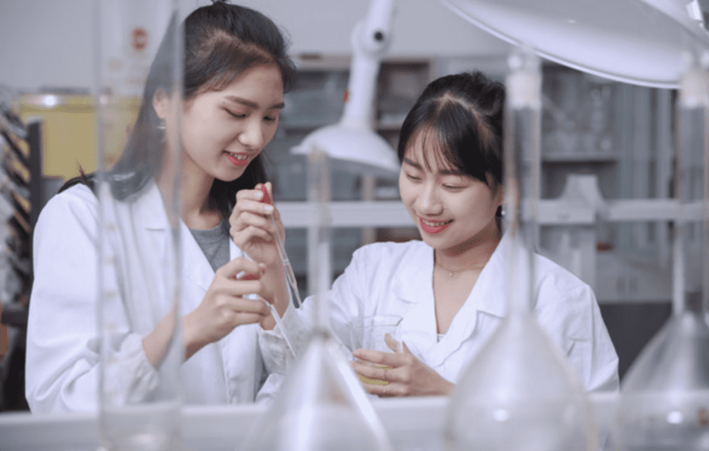 10 Ways to Inspire Your Girl to Love Science