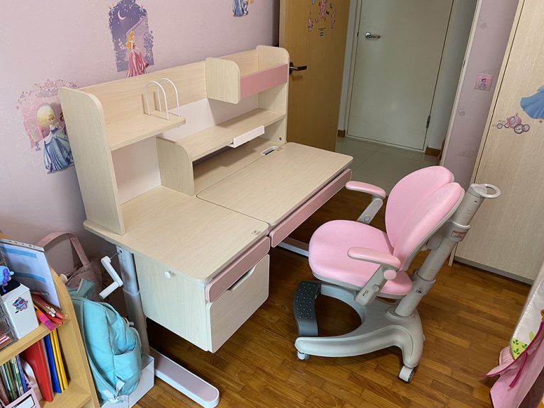 How Important Is A Study Table For Education?